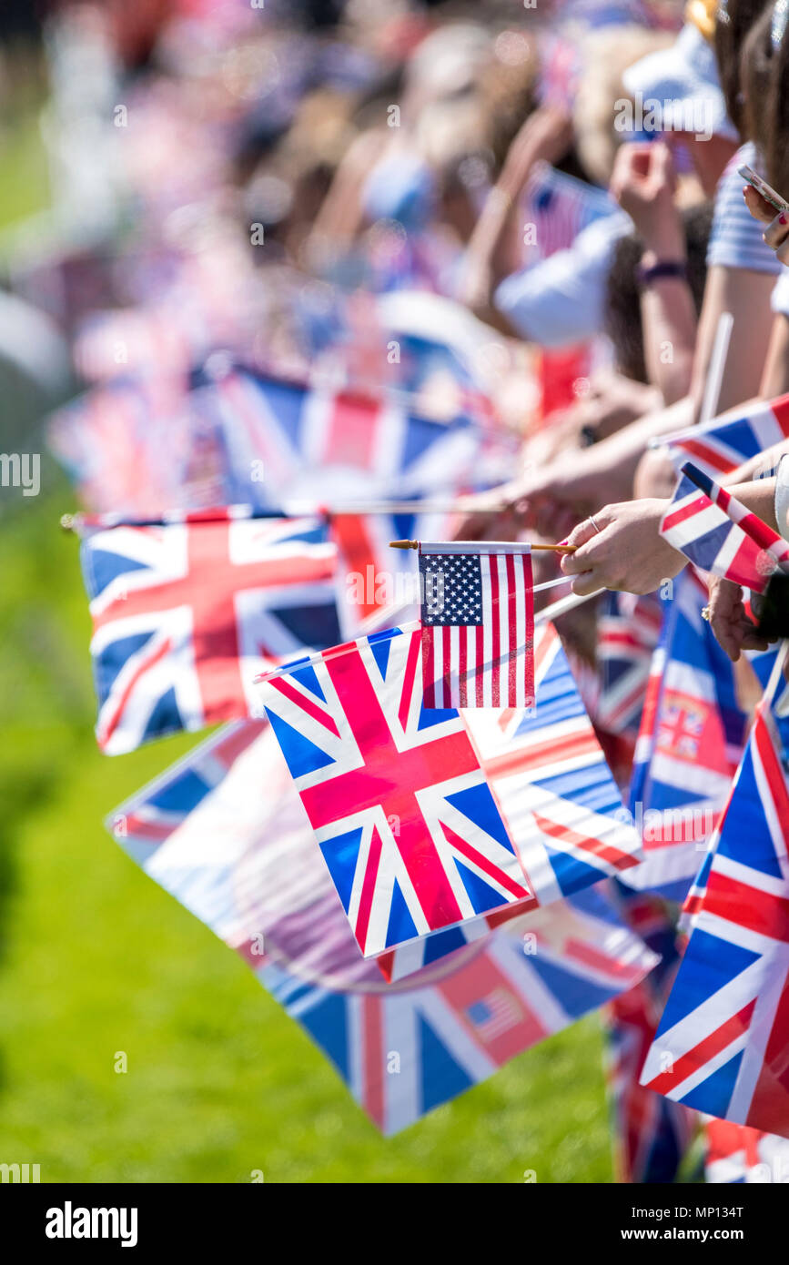19 May 2018 - 100,000 people waiting on the Long Walk for the royal ...