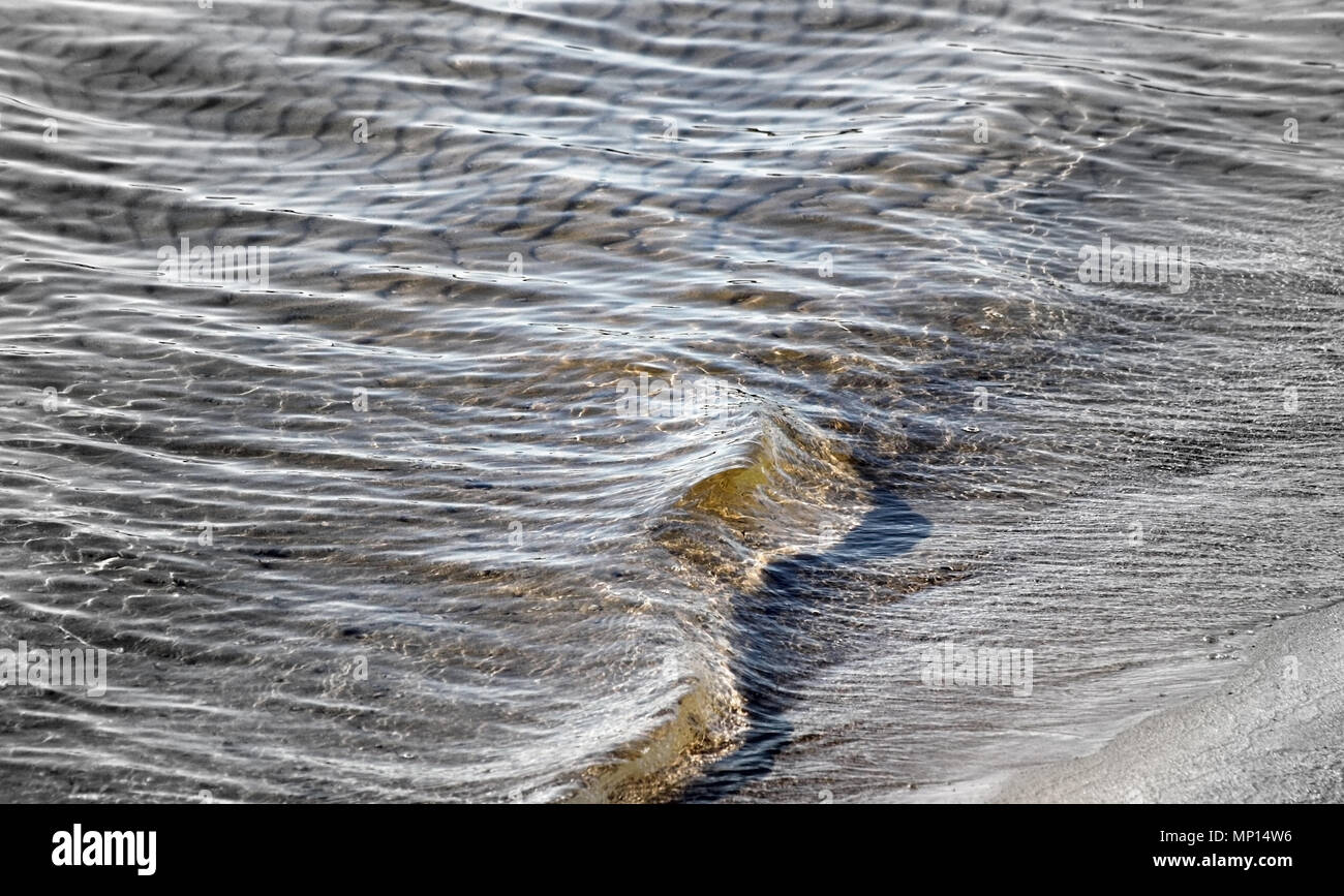 Rolling waves hi-res stock photography and images - Alamy