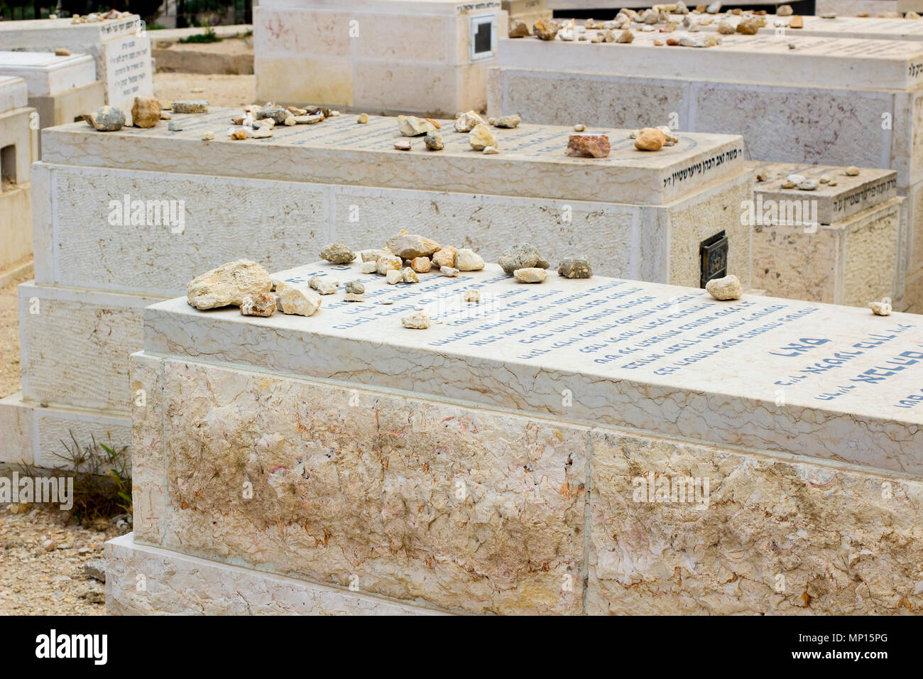 Jewish burial hi-res stock photography and images - Alamy
