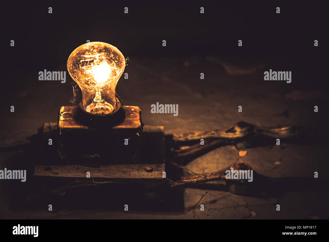 Dying light bulb hi-res stock photography and images - Alamy