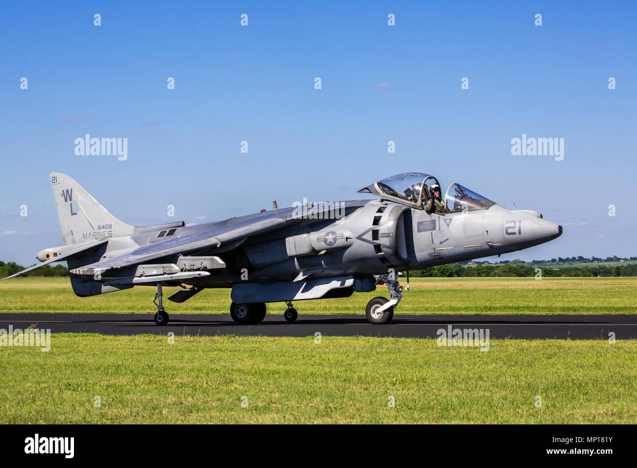 Harrier jump jet hi-res stock photography and images - Alamy