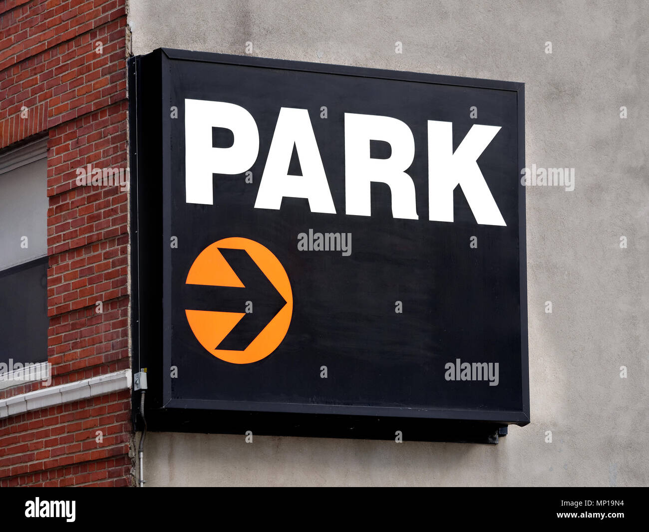 Park Sign arrow direction on brick wall Stock Photo - Alamy