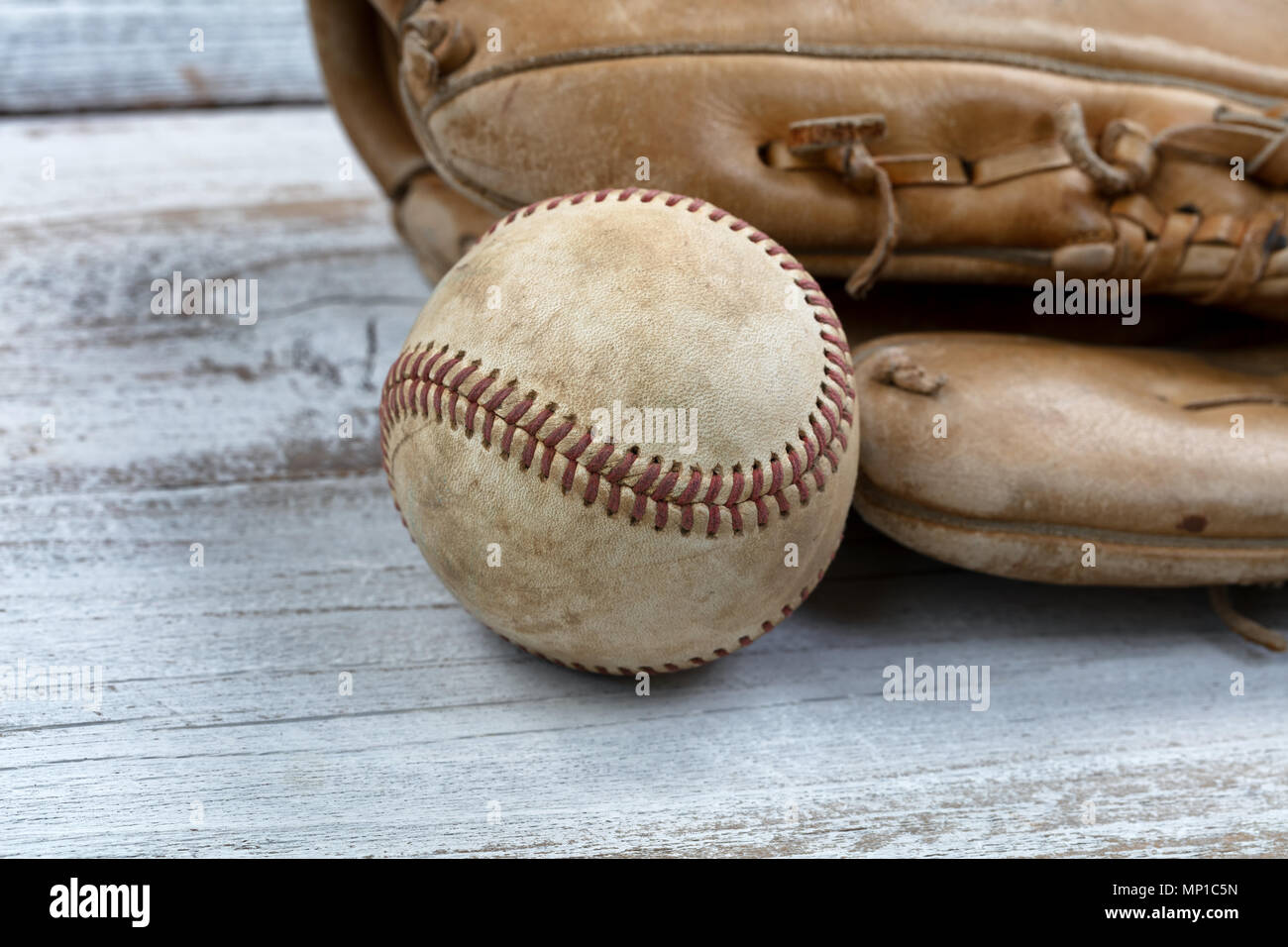 Baseball mitt and vintage hi-res stock photography and images - Alamy