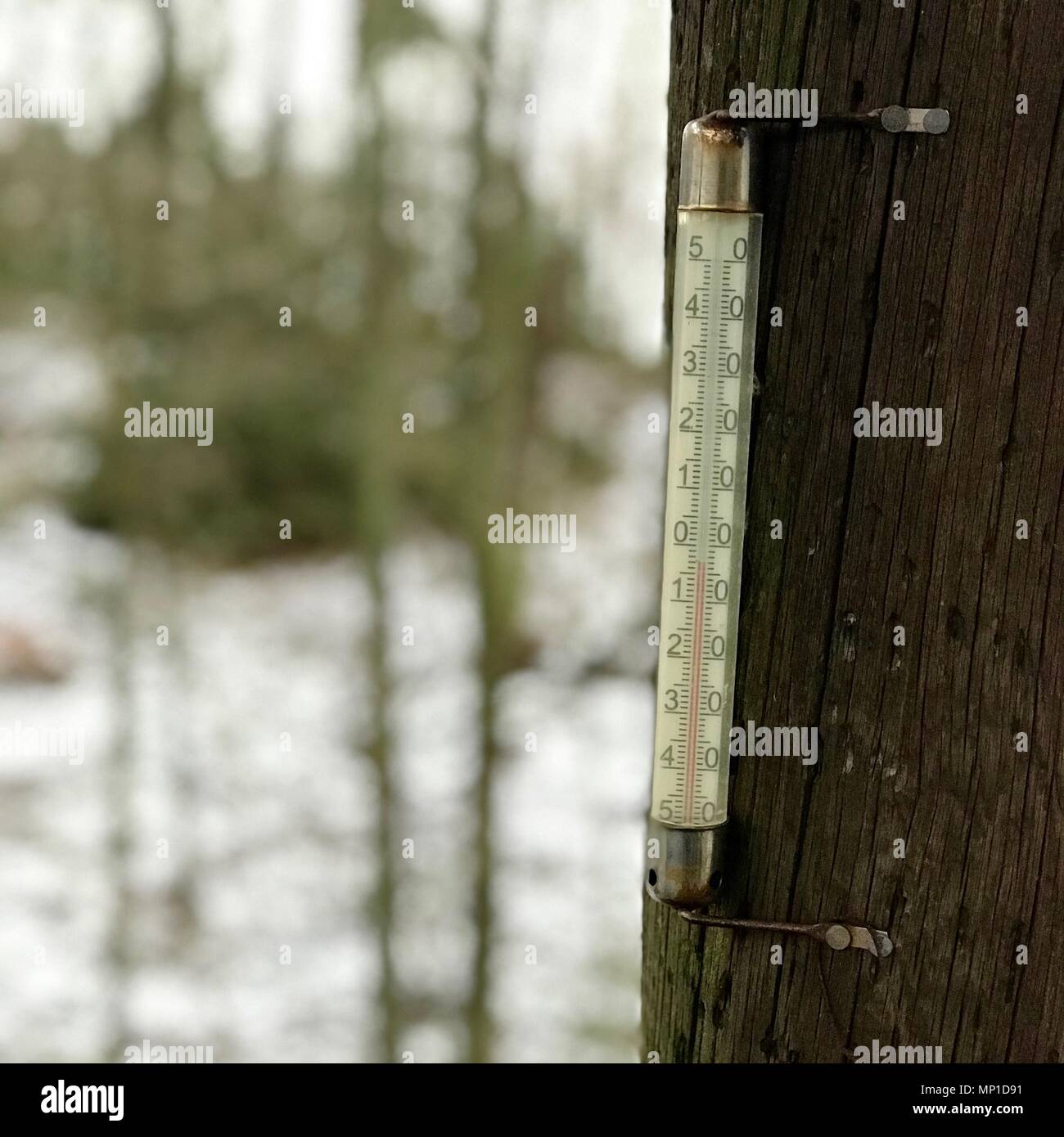 Outdoor celcius thermometer hi-res stock photography and images - Alamy