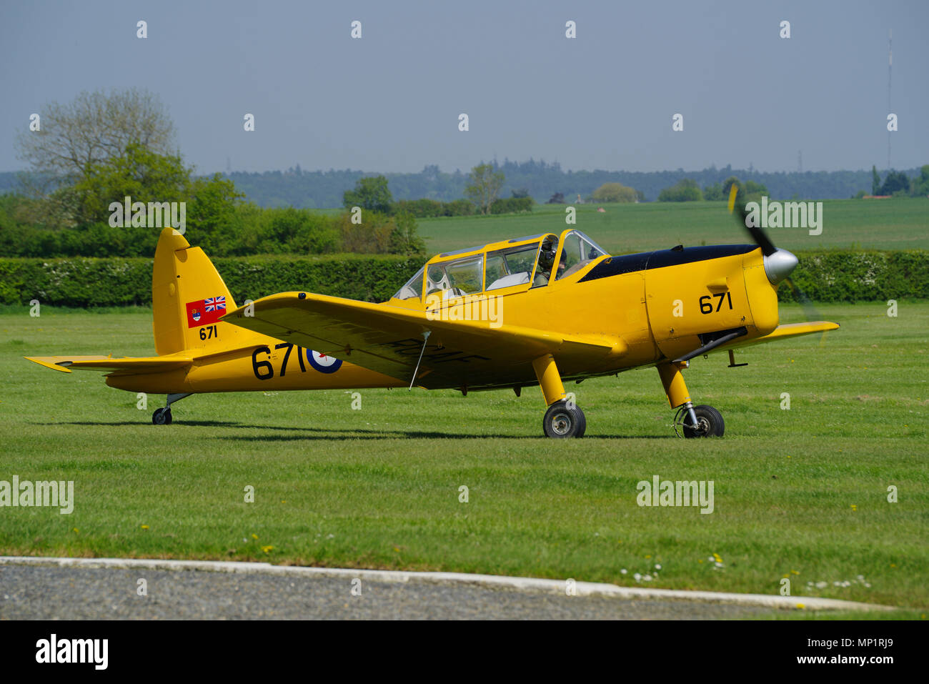 de Havilland DHC-1, Chipmunk RCAF 671, G-BNZC Stock Photo - Alamy