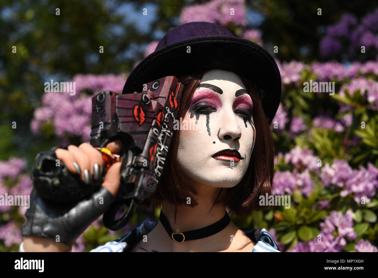 20 May 2018, Germany, Duesseldorf: A cosplayer in the Nordpark. Cosplay ...