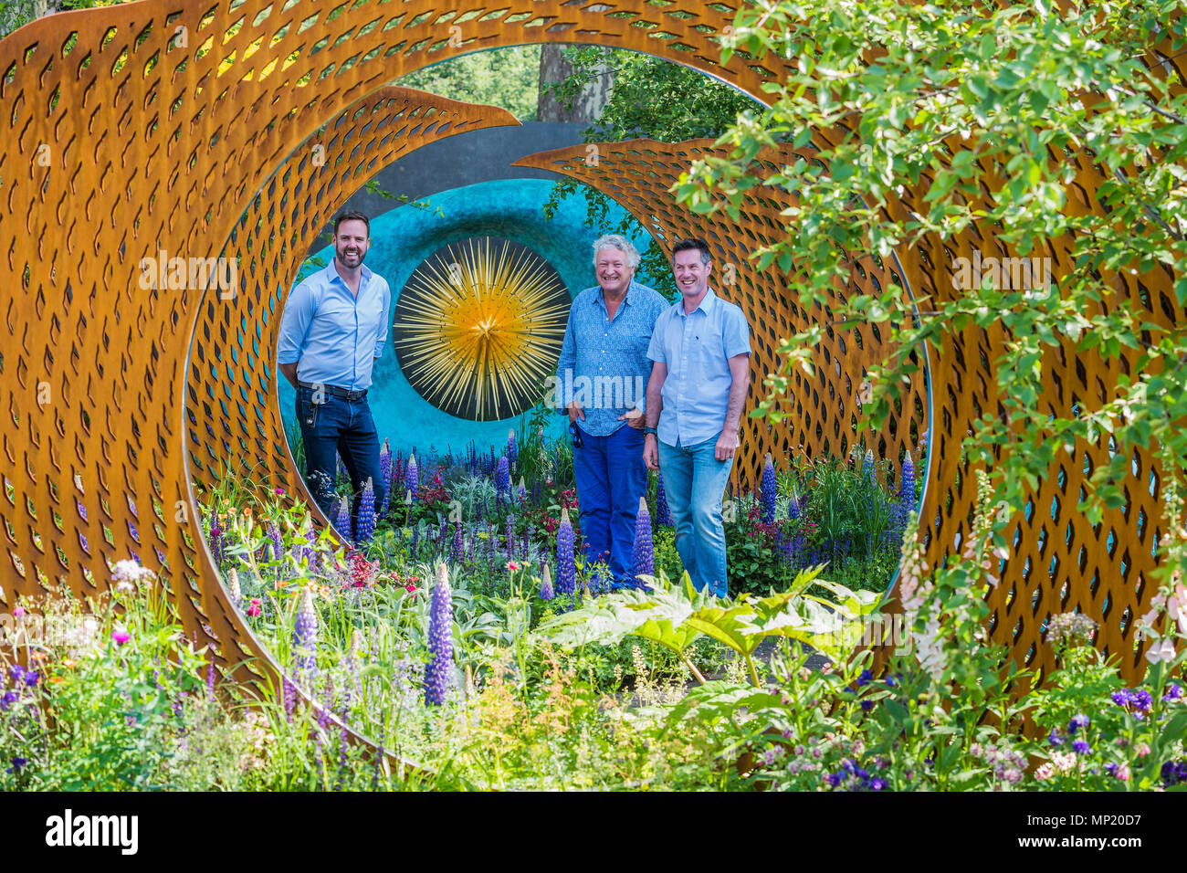 The david harber and savills chelsea flower show garden hi-res stock ...