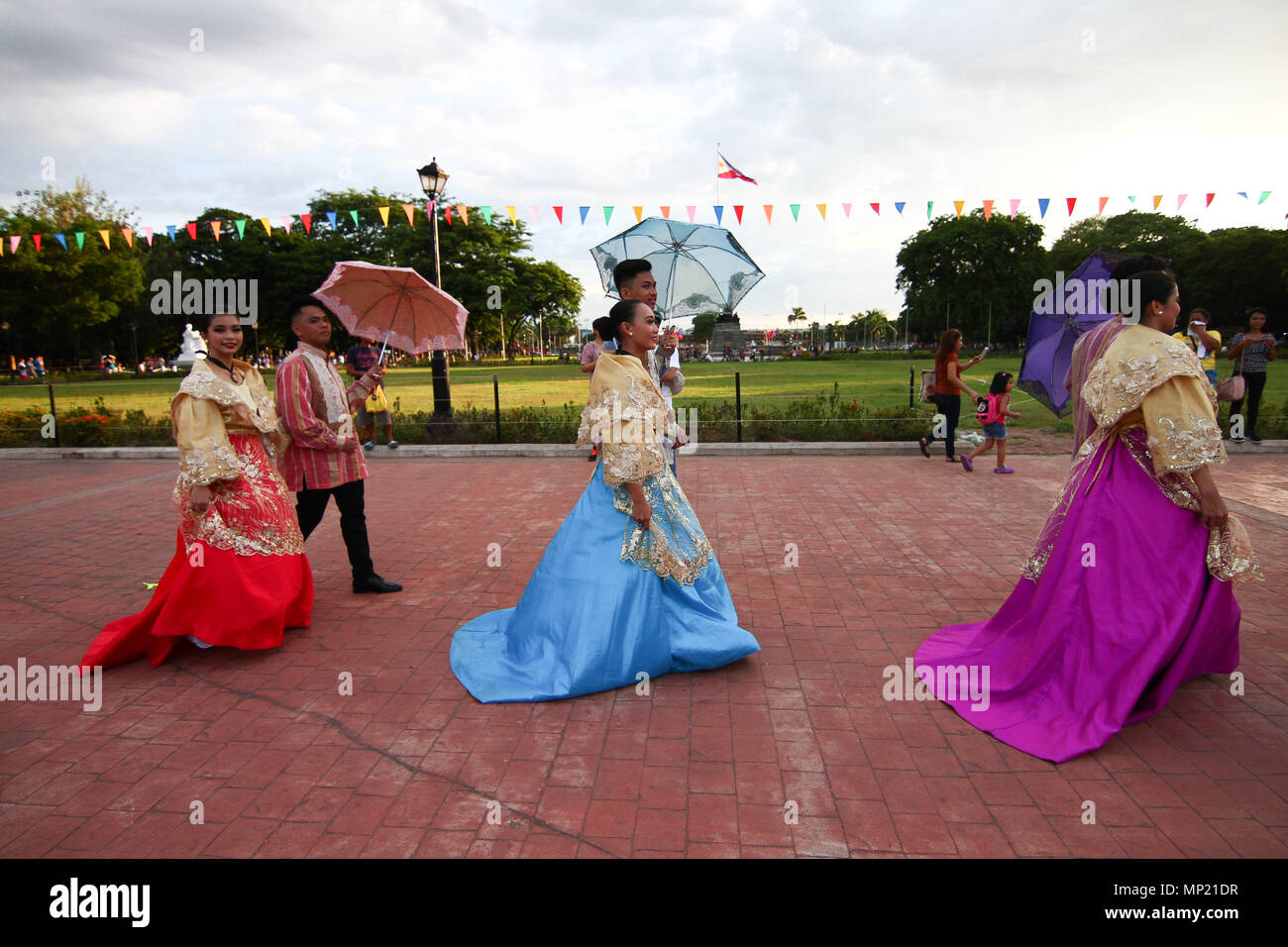 Philippines. 20th May, 2018. Dancers perform Filipino dances wearing ...