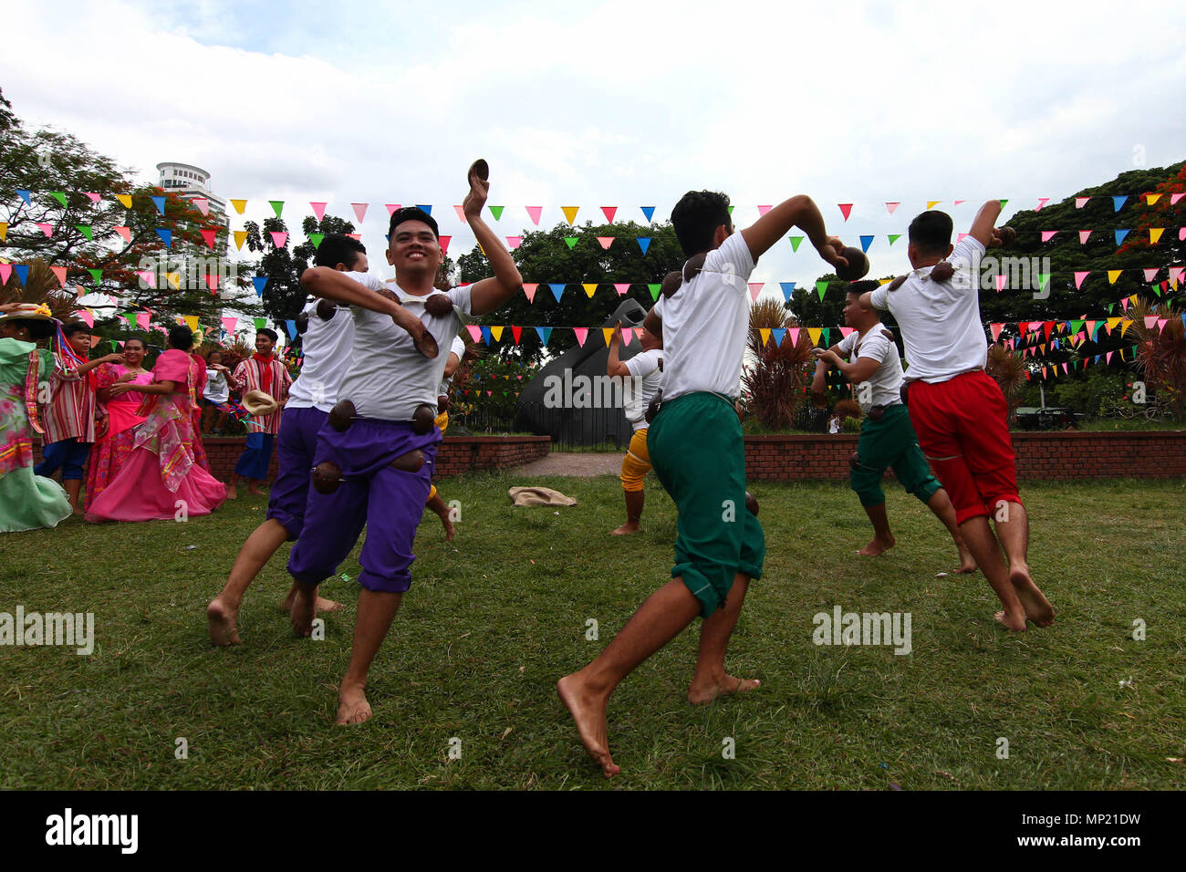 Philippines. 20th May, 2018. Dancers perform Filipino dances wearing ...