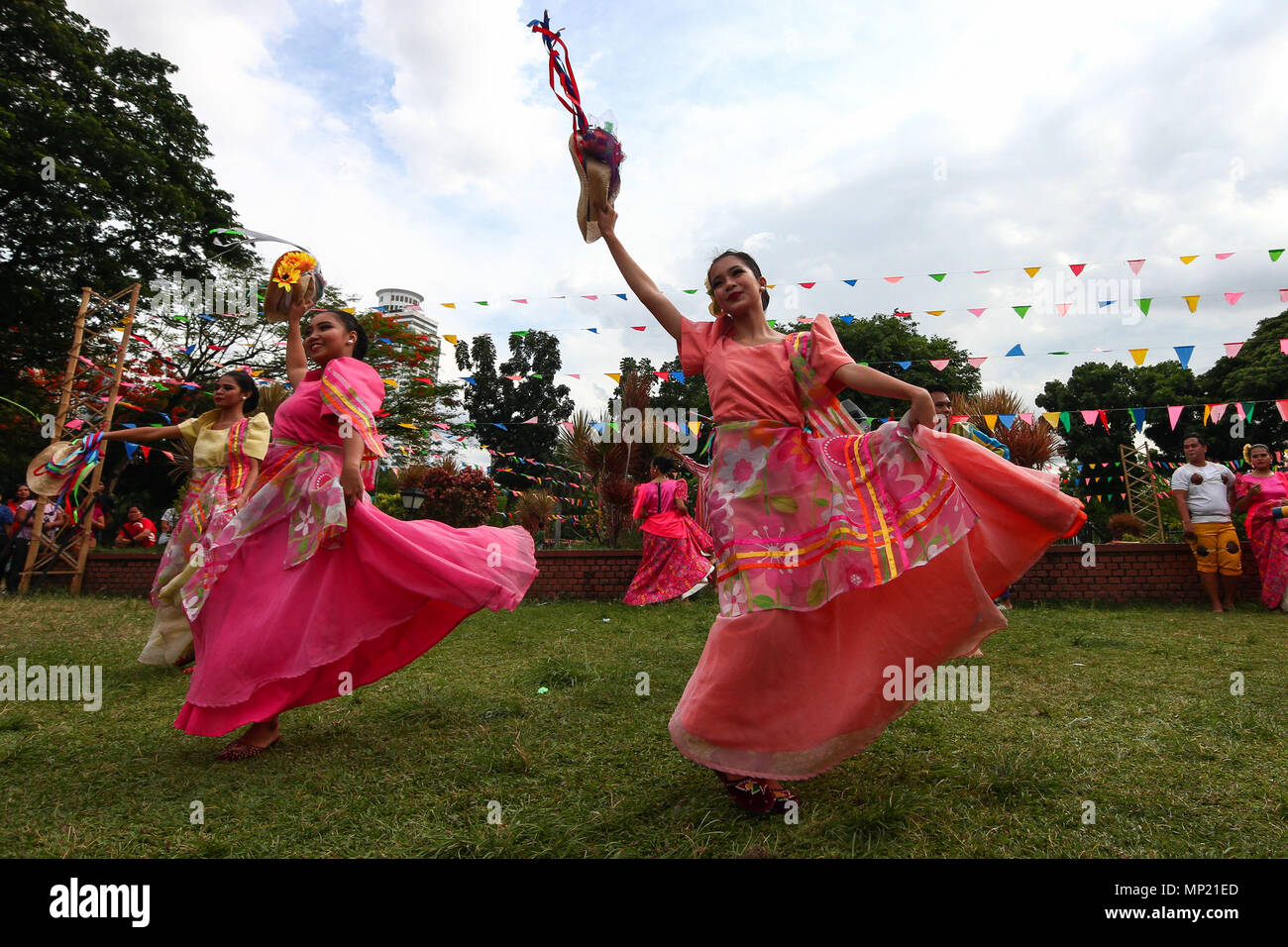 Philippines. 20th May, 2018. Dancers perform Filipino dances wearing ...