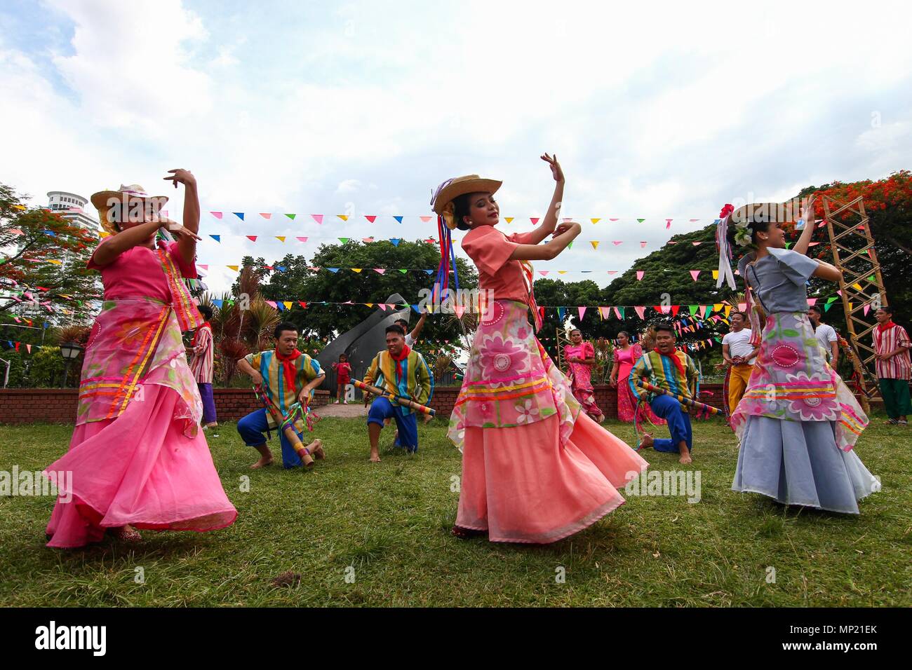 Philippines. 20th May, 2018. Dancers perform Filipino dances wearing ...