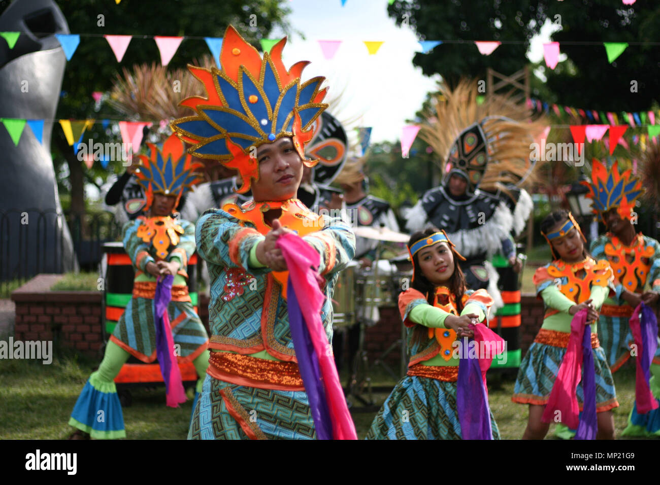 Manila, Philippines. 20th May 2018. Dancers perform Filipino dances ...