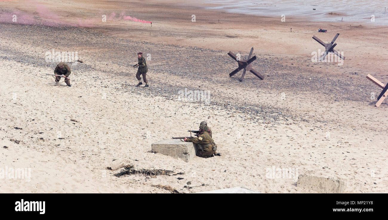 Blyth, Northumberland, UK. 20th May 2018. A cool sea breeze and light ...