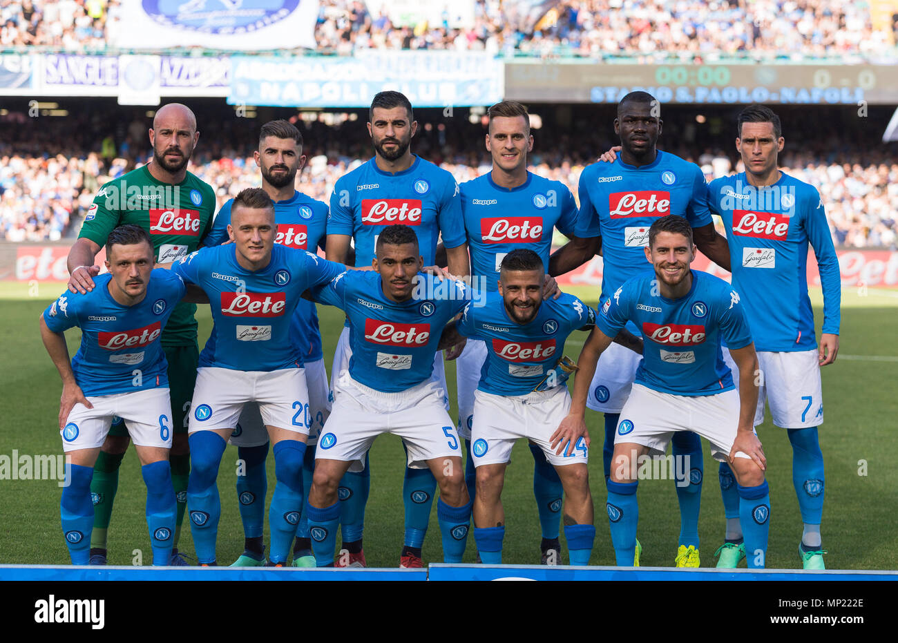 Team line ups hi-res stock photography and images - Alamy