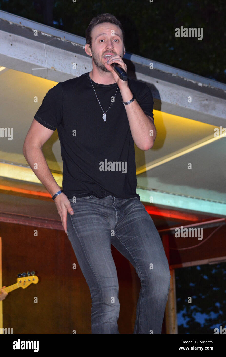 Old country singer hi-res stock photography and images - Alamy