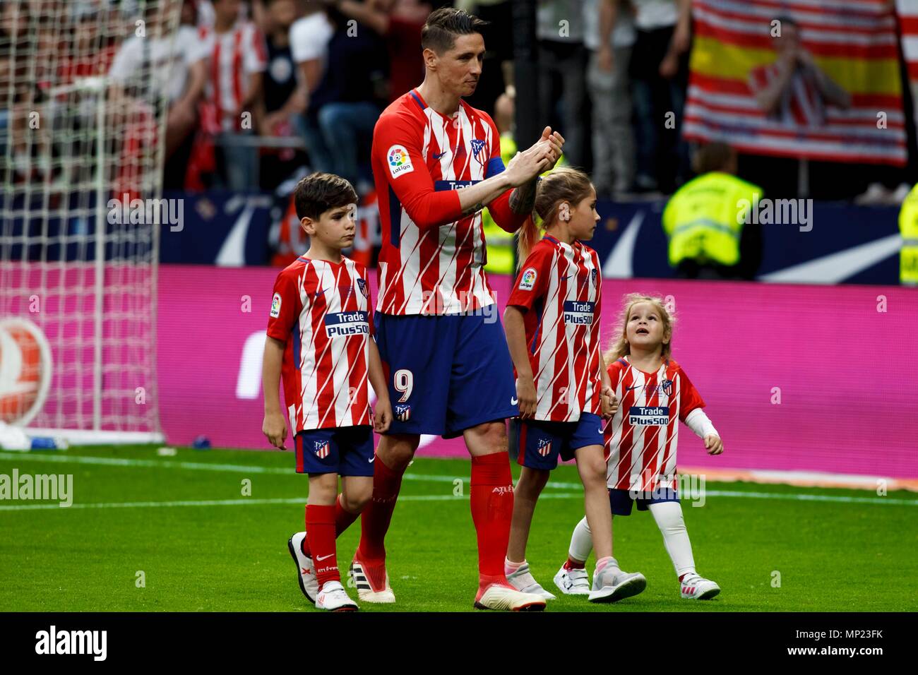 Fernando Torres with his sons during his farewell, at Wanda ...