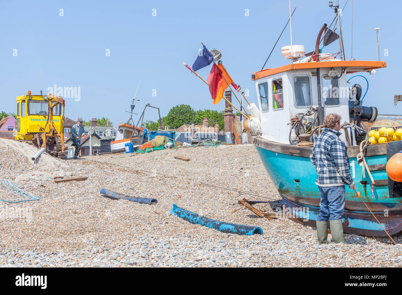 fishing trawler crew landing boat on suffolk coast Stock Photo - Alamy