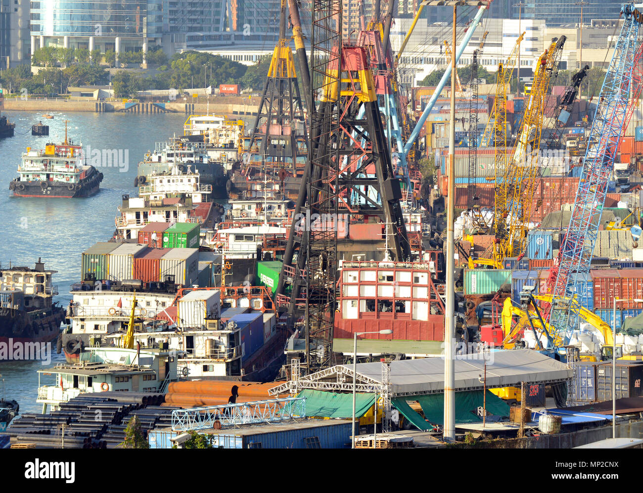 Hong kong cargo ship hong kong victoria harbour hi-res stock ...