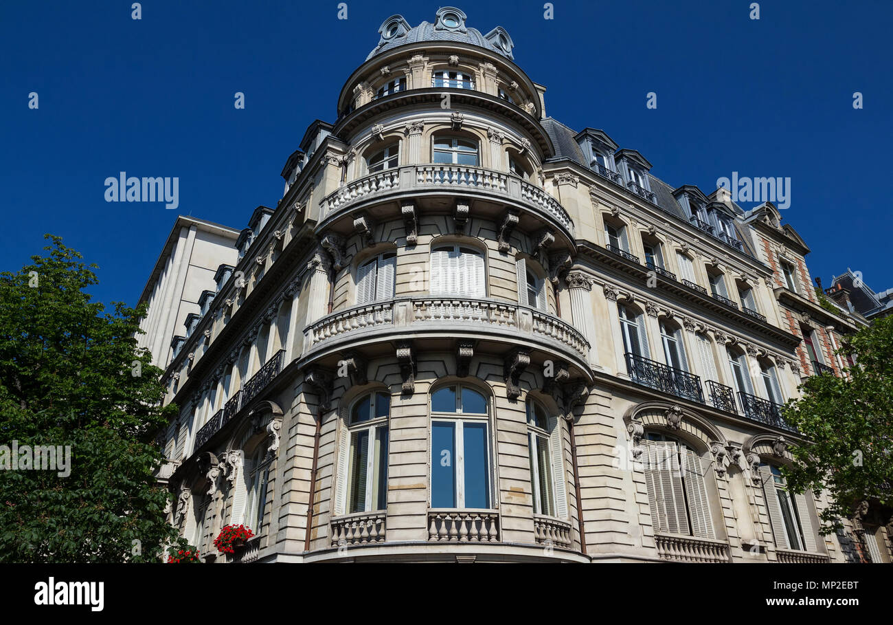 The typical facade of Parisian building, France Stock Photo - Alamy
