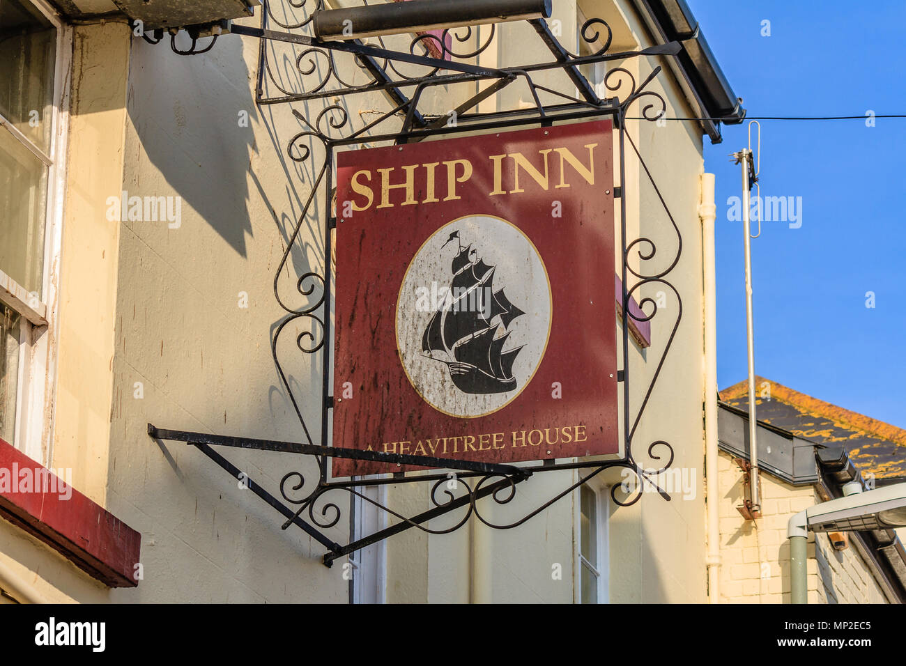 Pub inn sign hi-res stock photography and images - Alamy