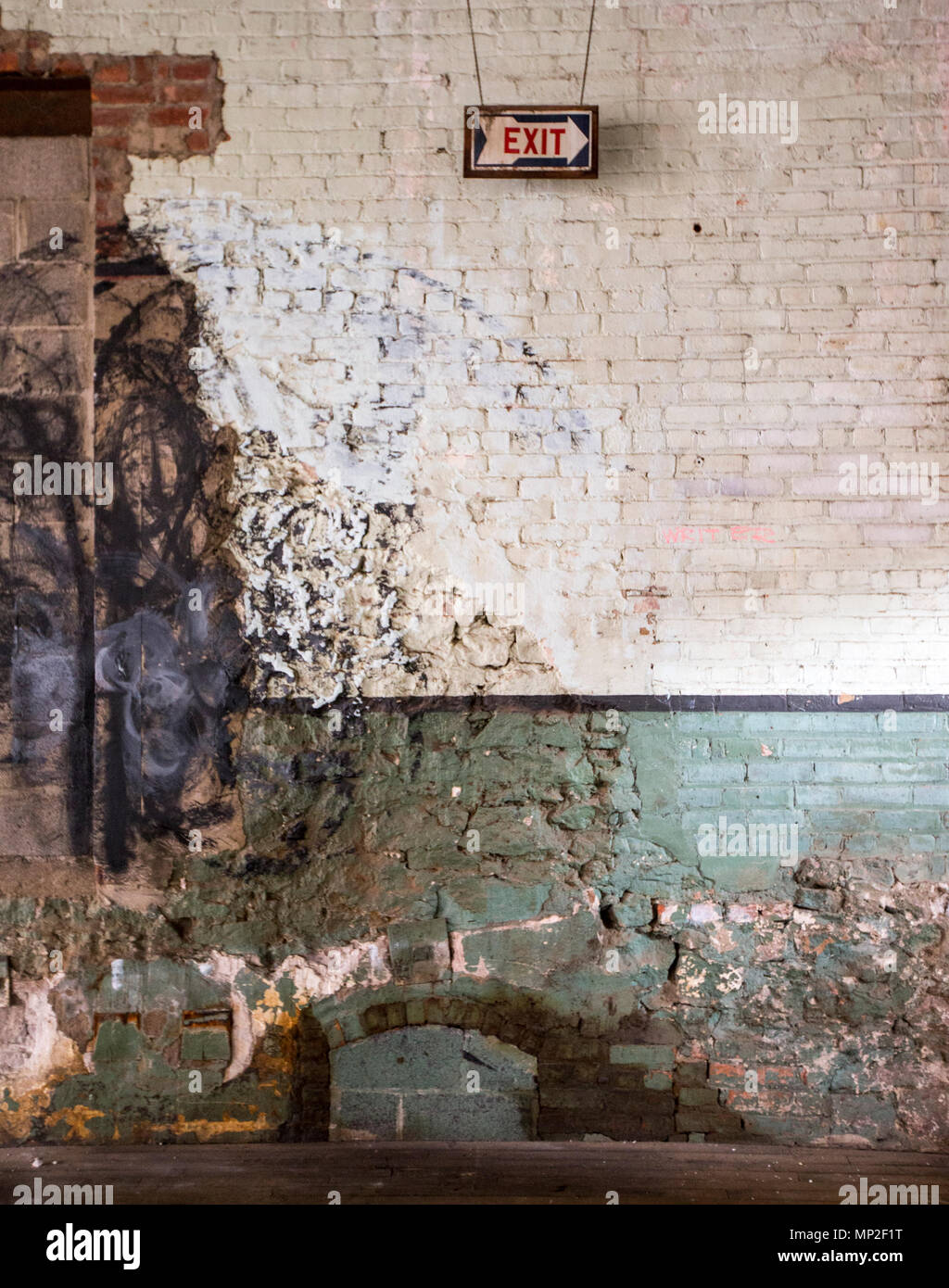 Old exit sign hi-res stock photography and images - Alamy