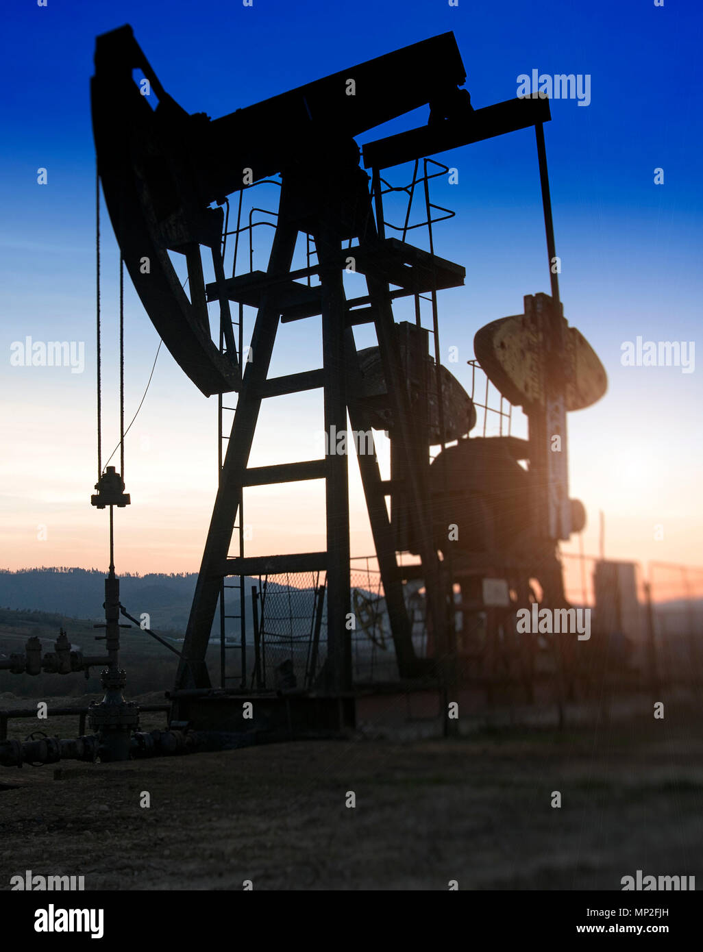 Orange oil rig hi-res stock photography and images - Alamy
