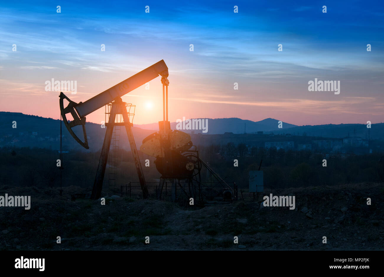 Oilfield sunset hi-res stock photography and images - Alamy