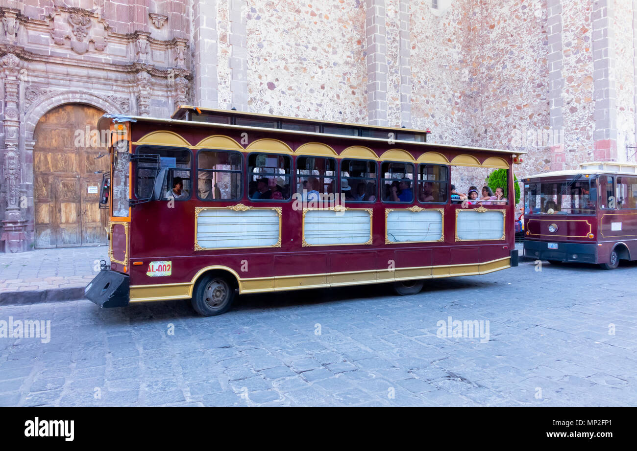 Mexican bus hi-res stock photography and images - Alamy