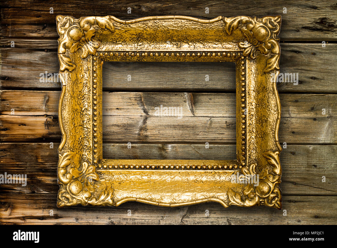 Old gold picture frame hi-res stock photography and images - Alamy