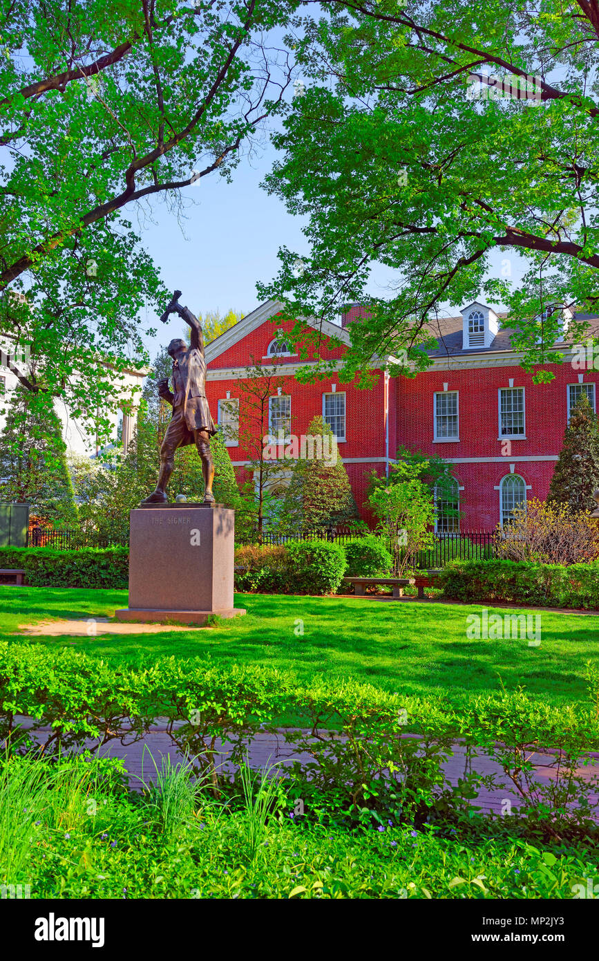 Sculpture of the signer hi-res stock photography and images - Alamy
