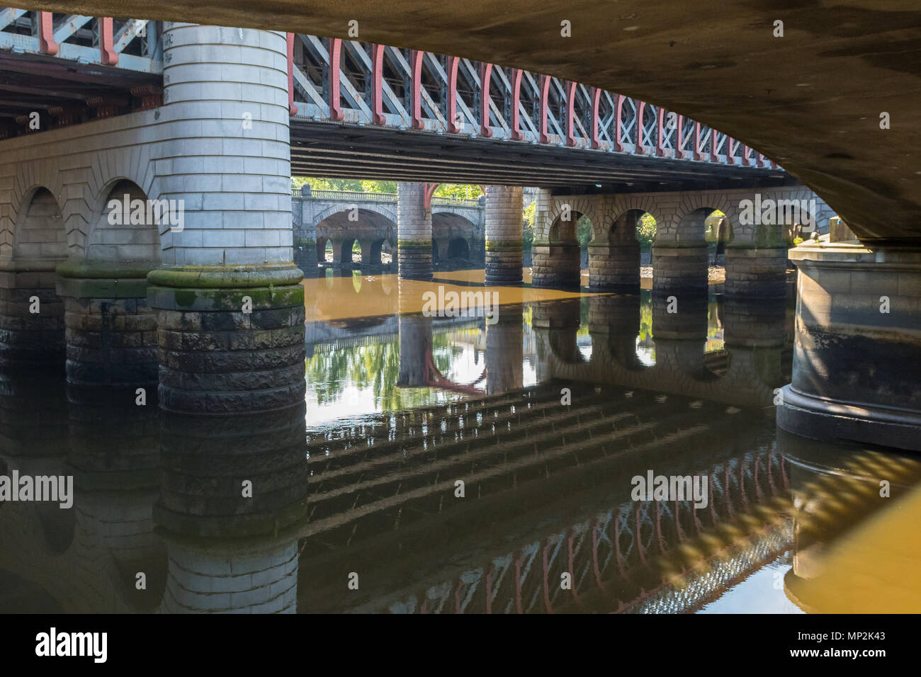 Underneath king george v bridge hi-res stock photography and images - Alamy