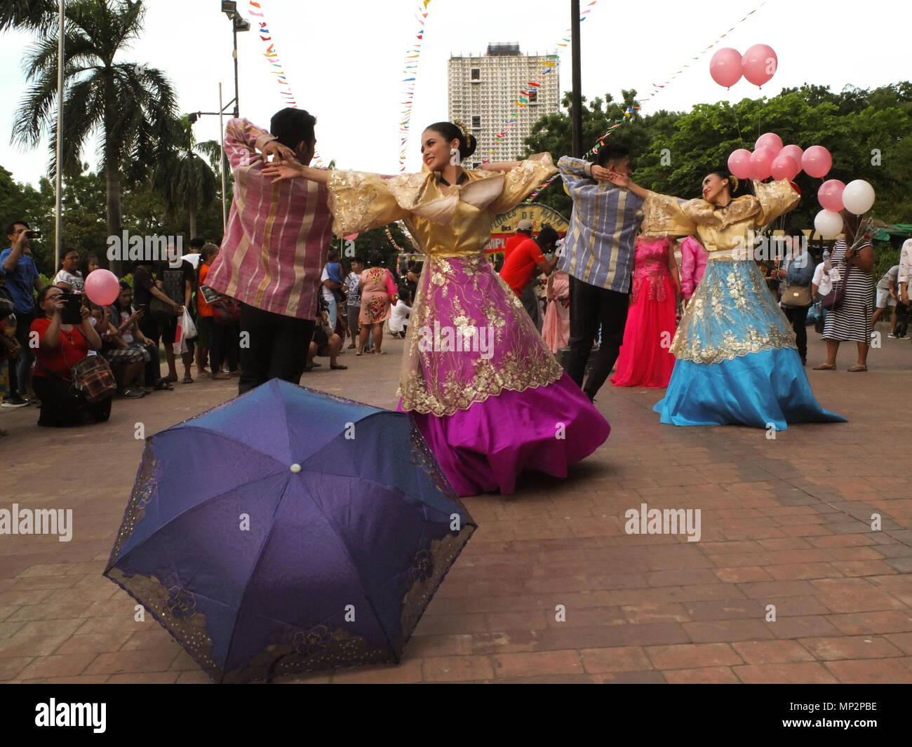 Manila, Philippines. 20th May, 2018. A group of ramp models, doing a ...