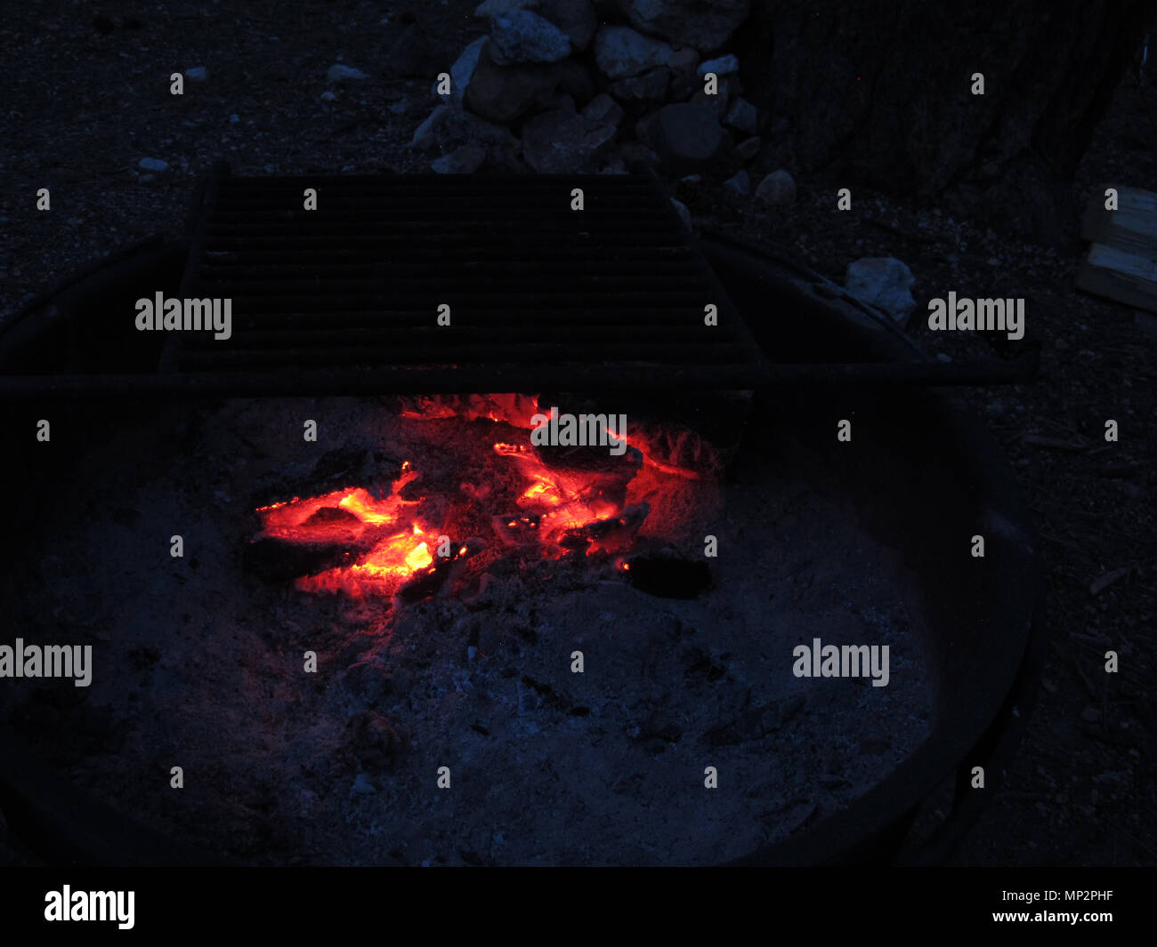 Campfire ready hi-res stock photography and images - Alamy