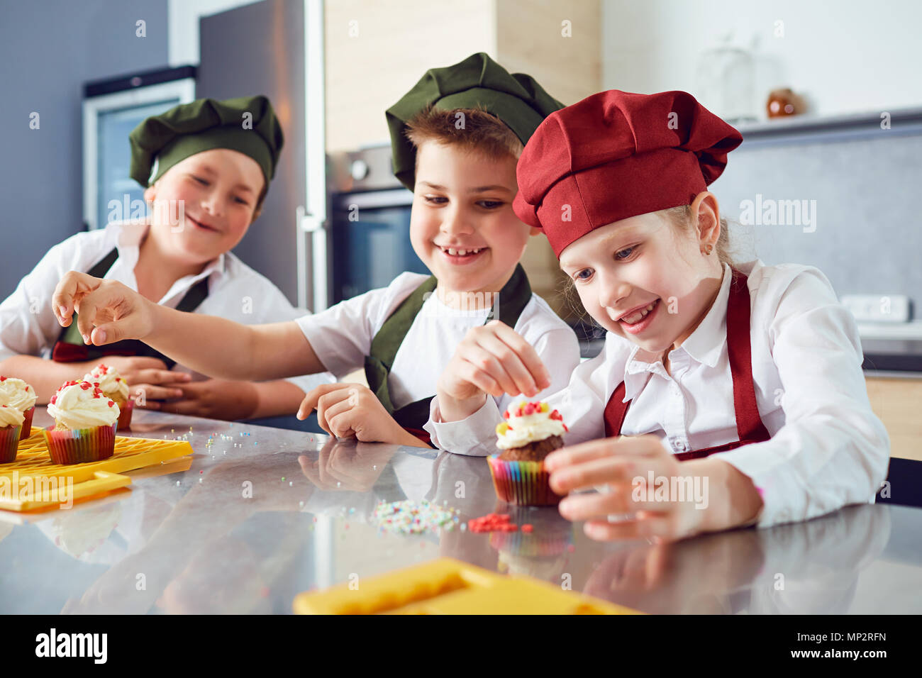 Family with kids cooking hi-res stock photography and images - Alamy
