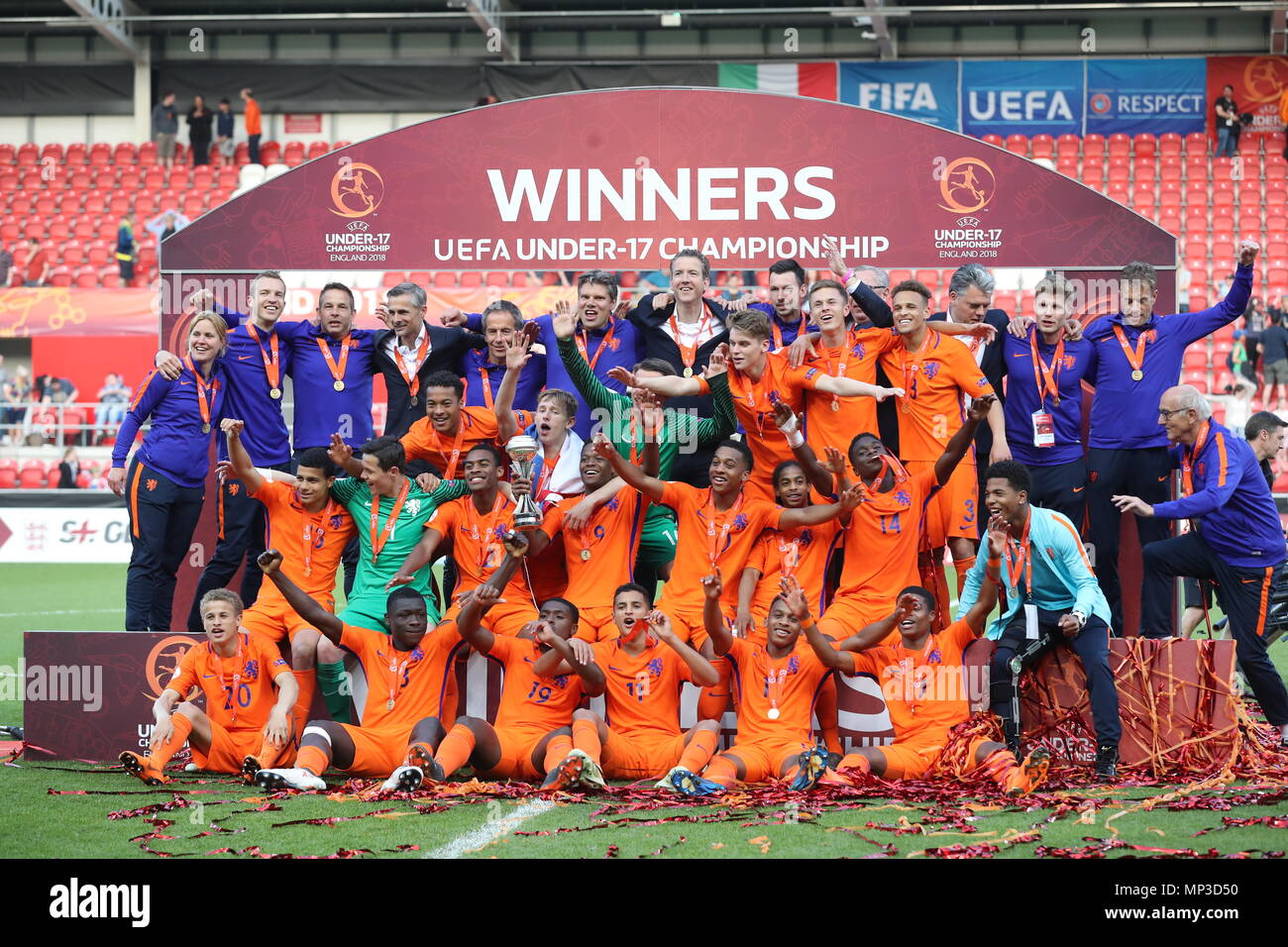 Netherlands players lift the trophy during the UEFA European U17 ...