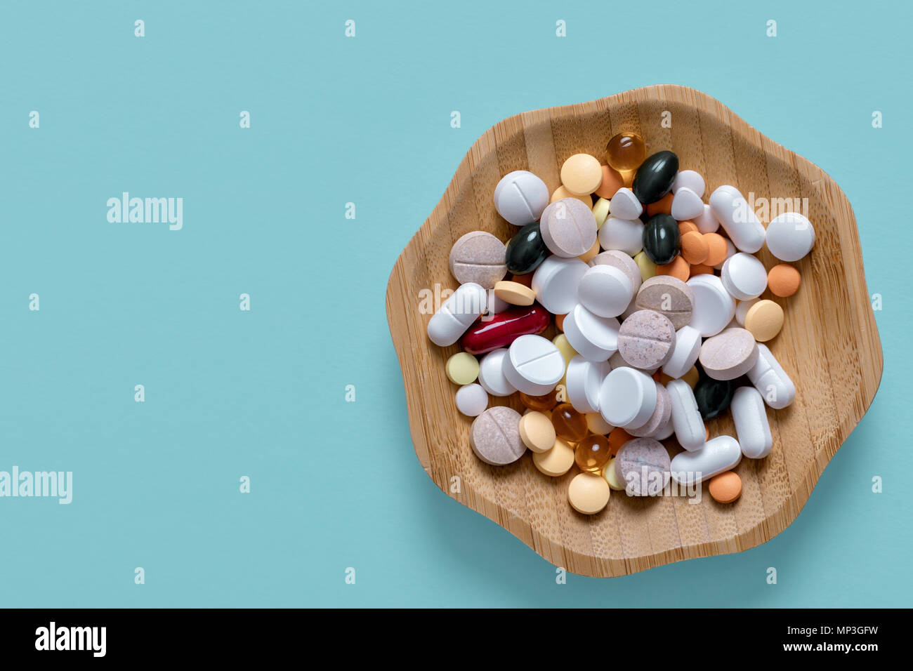 different pills in the bowl Stock Photo - Alamy
