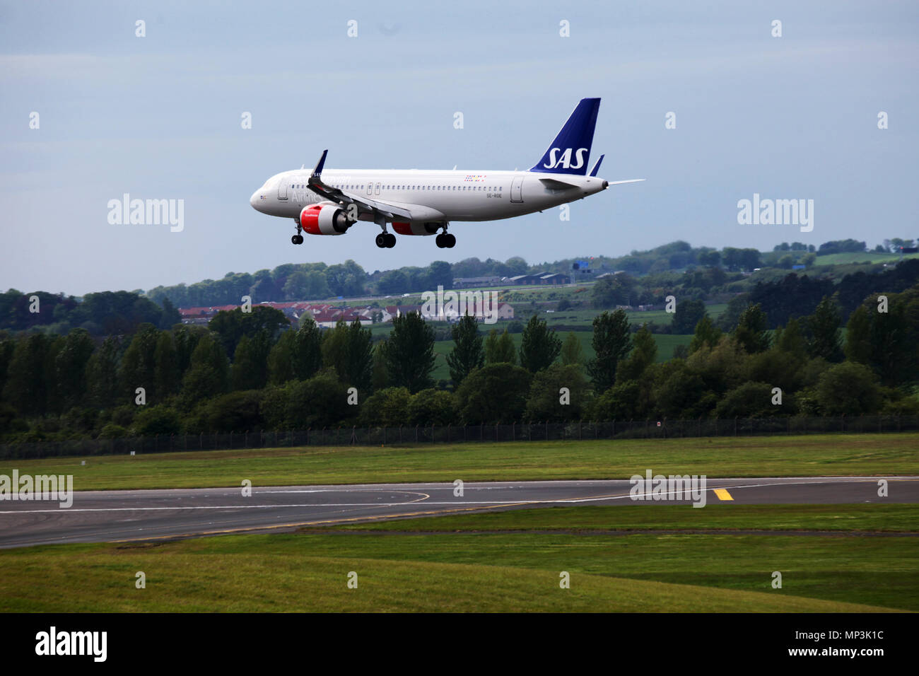 A Scandinavian airlines system plane comes in to land at Edinburgh ...