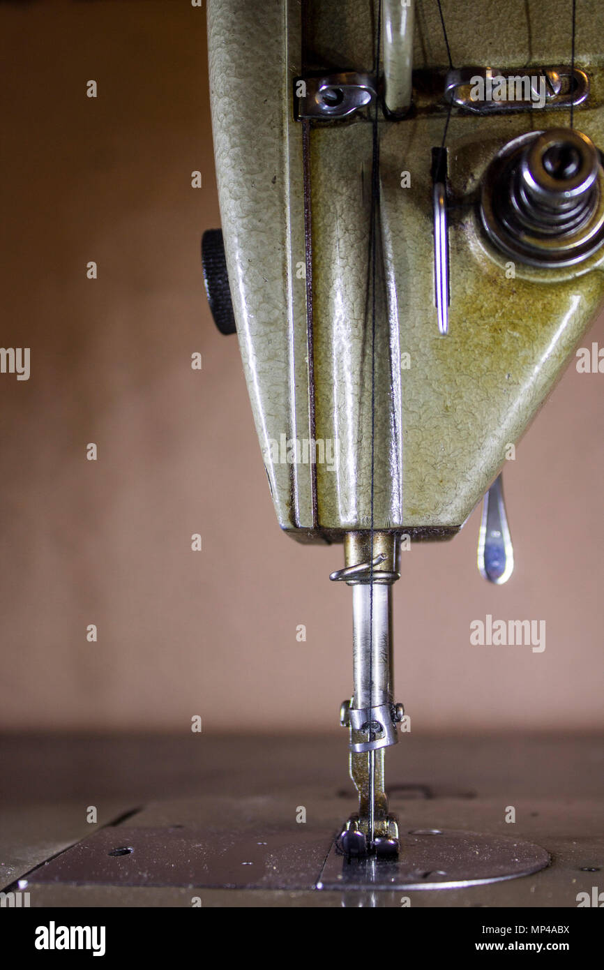 Retro sewing machine hi-res stock photography and images - Alamy