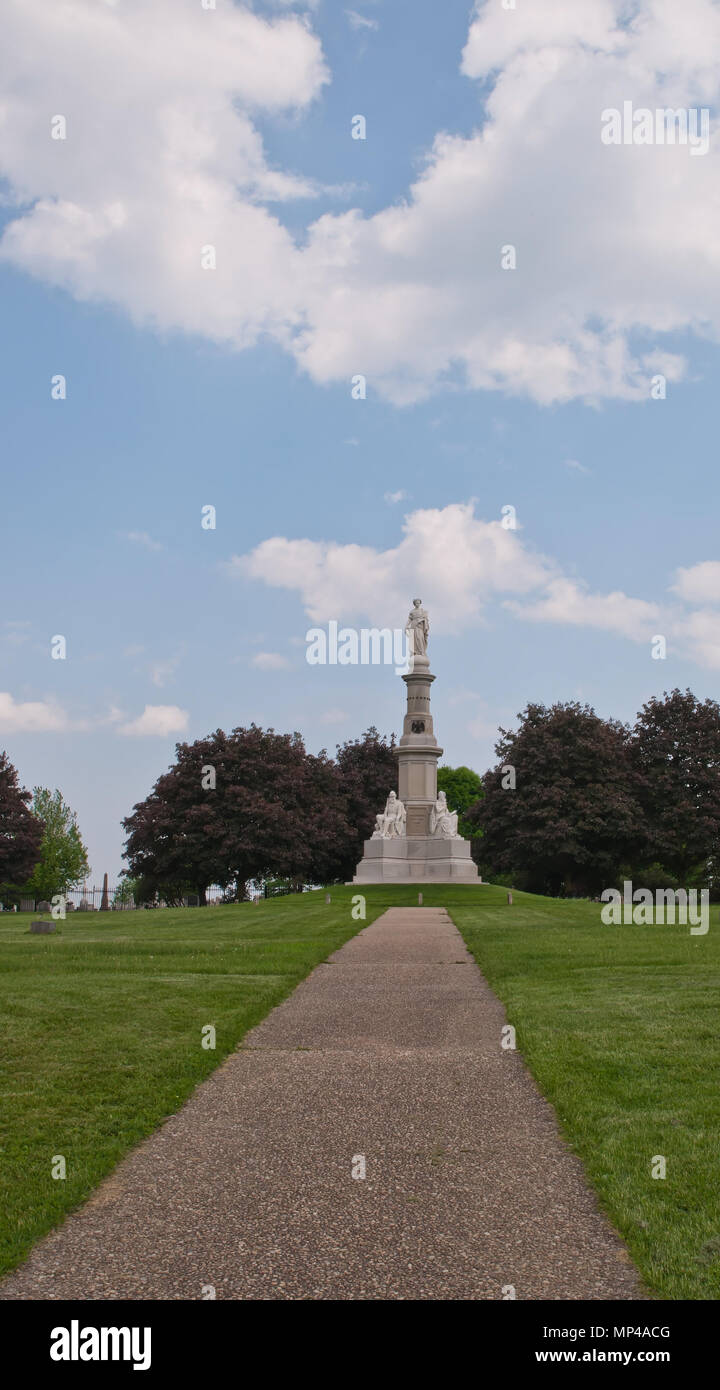 The Soldiers National Monument in the Gettysburg National Cemetery ...
