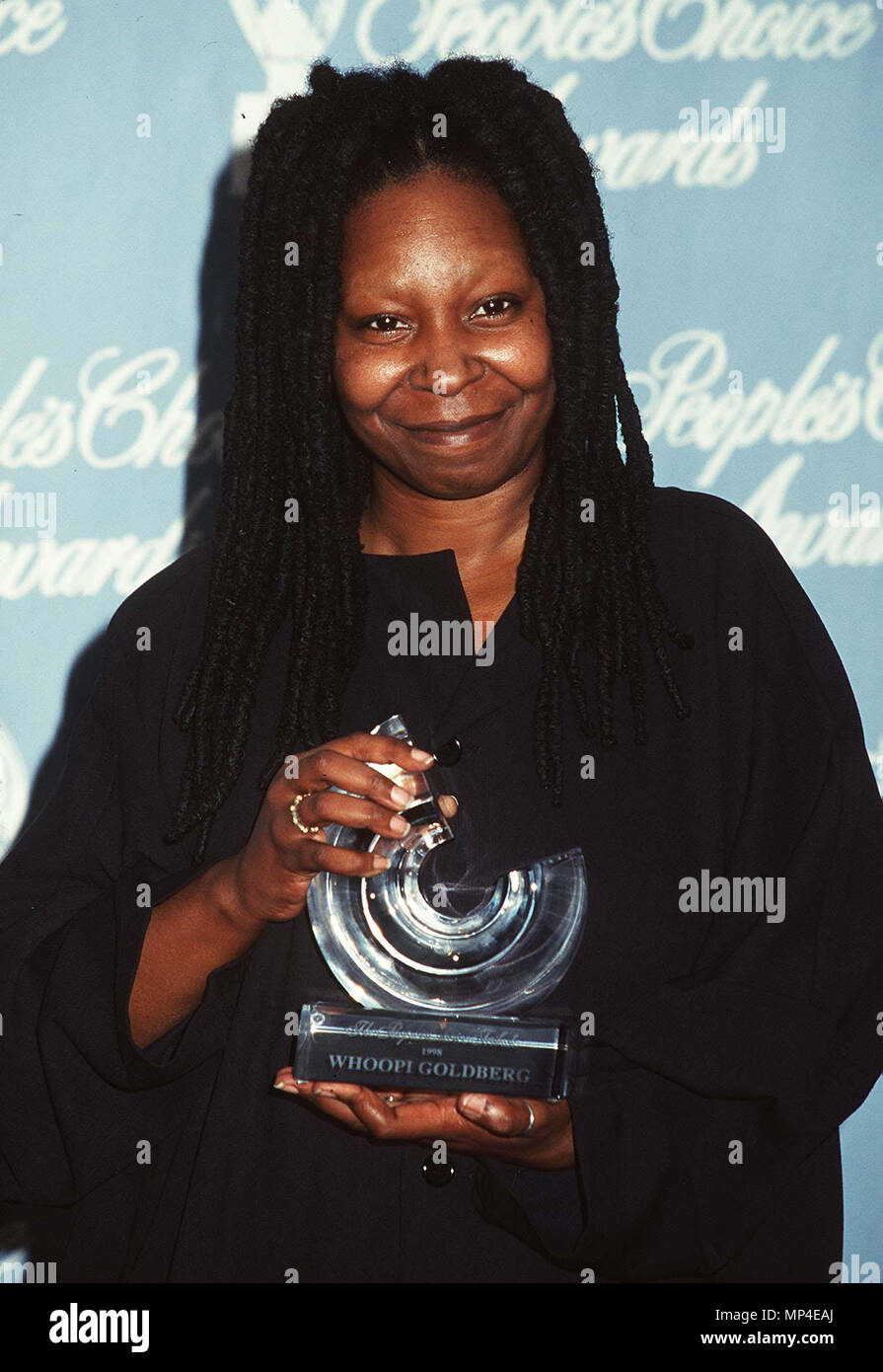 Whoppi goldberg 1997 hi-res stock photography and images - Alamy