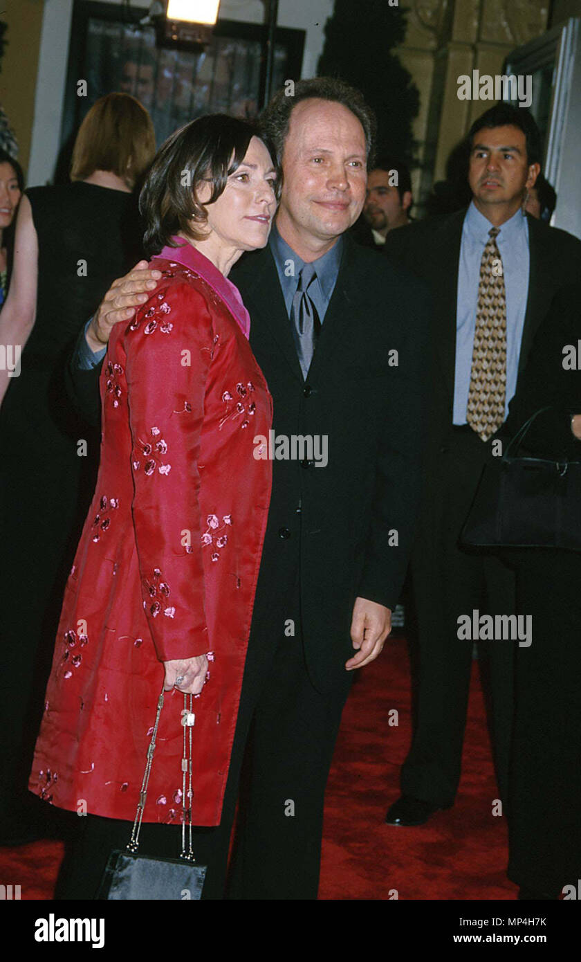Billy crystal with wife janice hi-res stock photography and images - Alamy