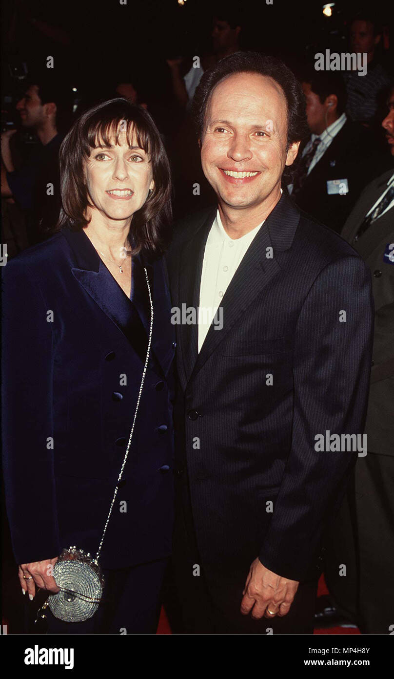 Billy crystal and janice crystal hi-res stock photography and images ...