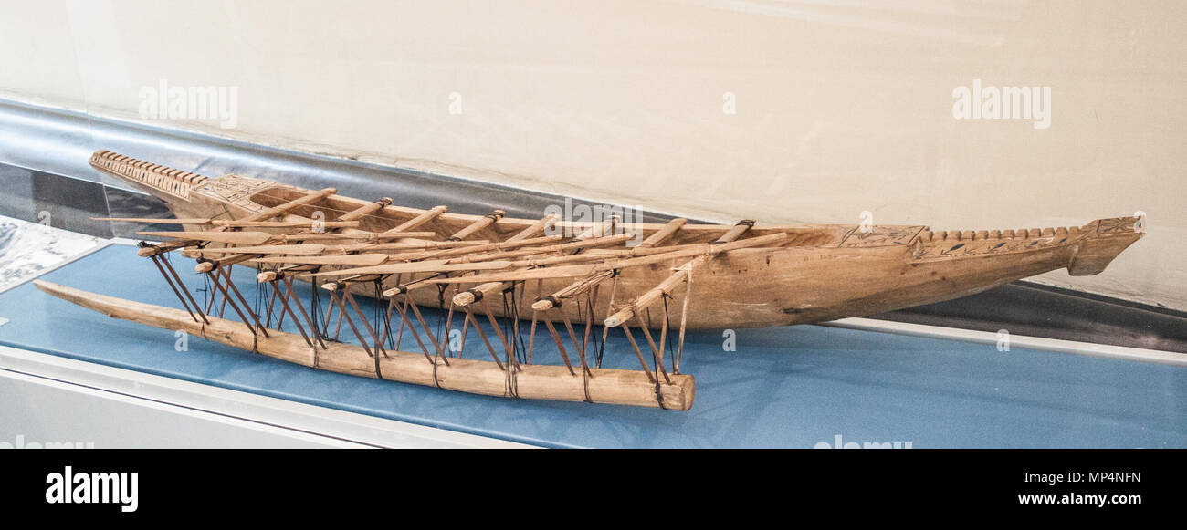 Samoa, seven paddle canoe . English: A Samoan seven paddle canoe model ...