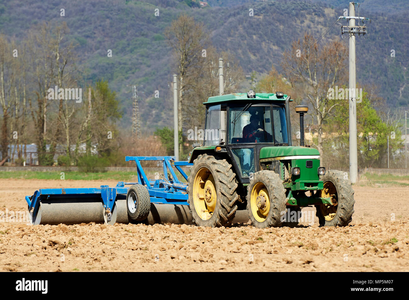 Leveling a field hi-res stock photography and images - Alamy