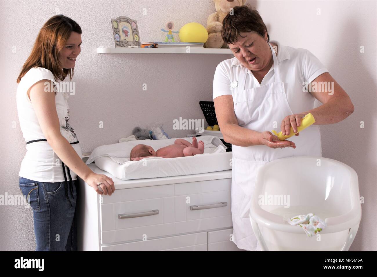 After birth mother assist hi-res stock photography and images - Alamy