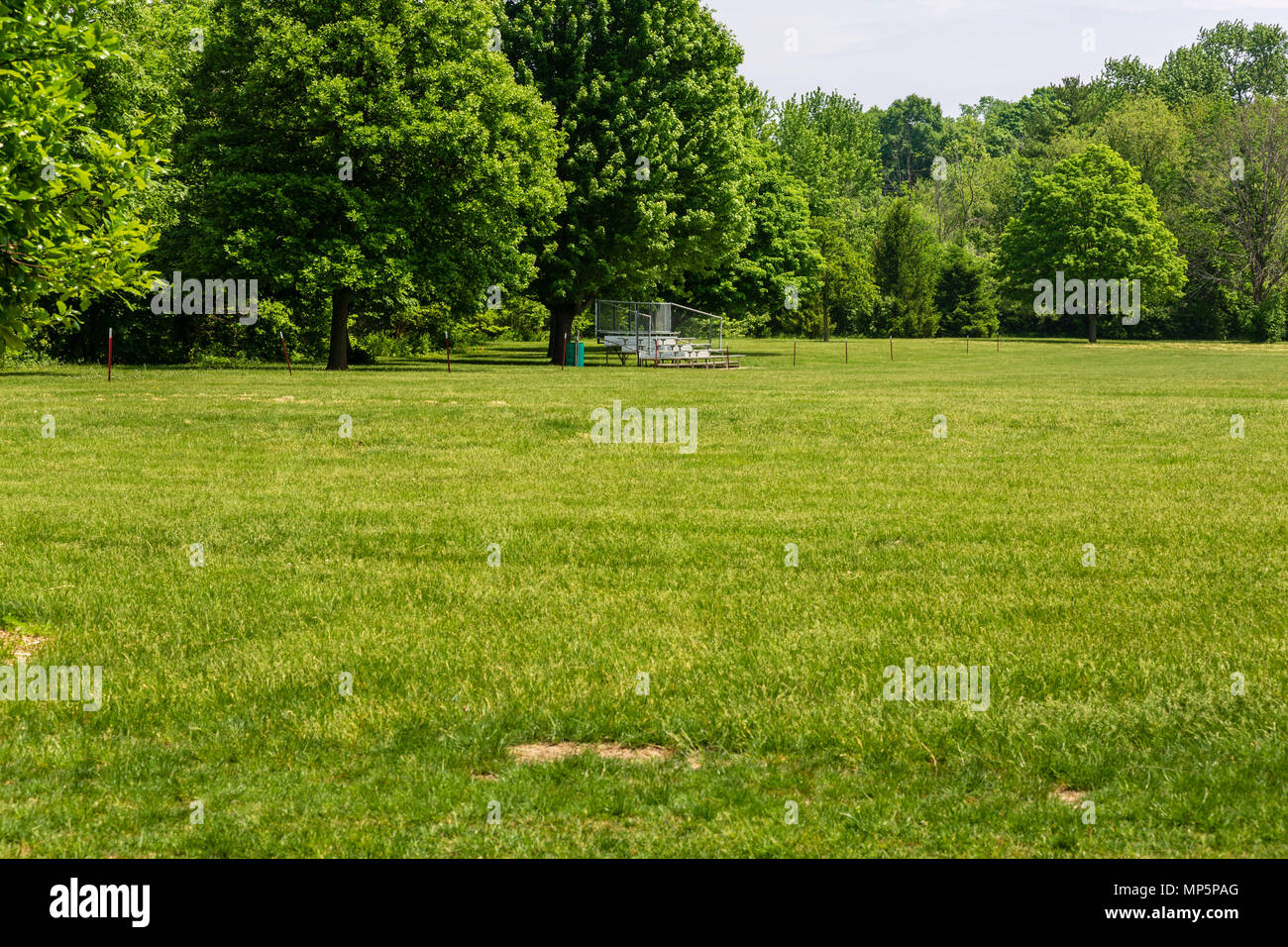 Bleacher seating hi-res stock photography and images - Alamy