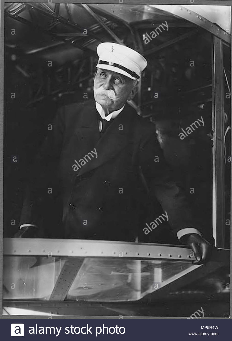 Blimp Black and White Stock Photos & Images - Alamy