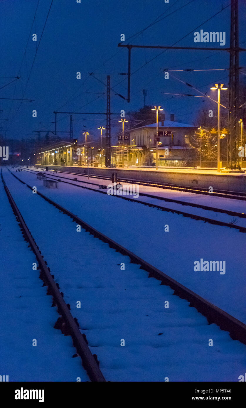 Cold snowy train platform at night hi-res stock photography and images ...