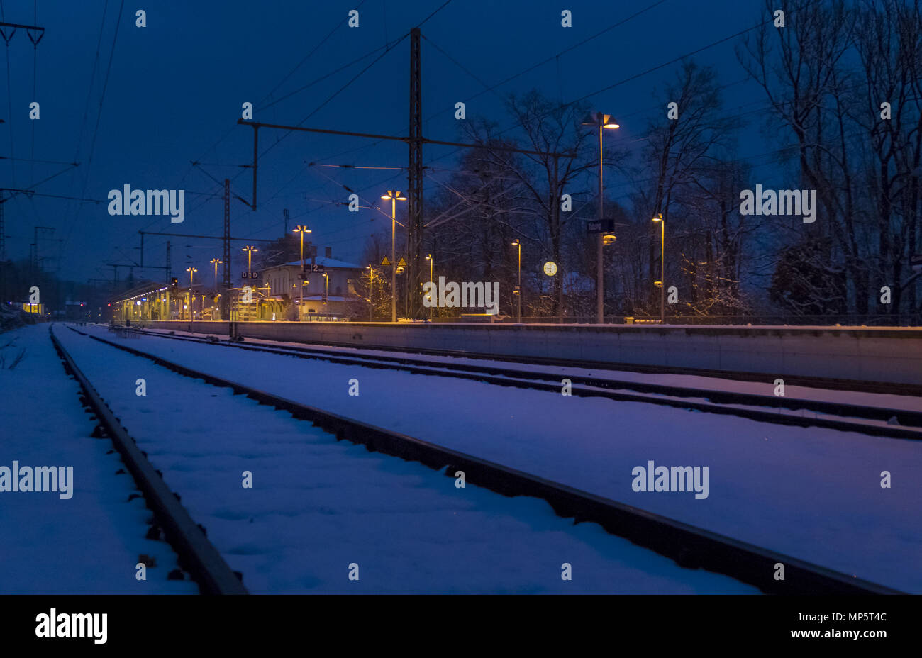Cold snowy train platform at night hi-res stock photography and images ...