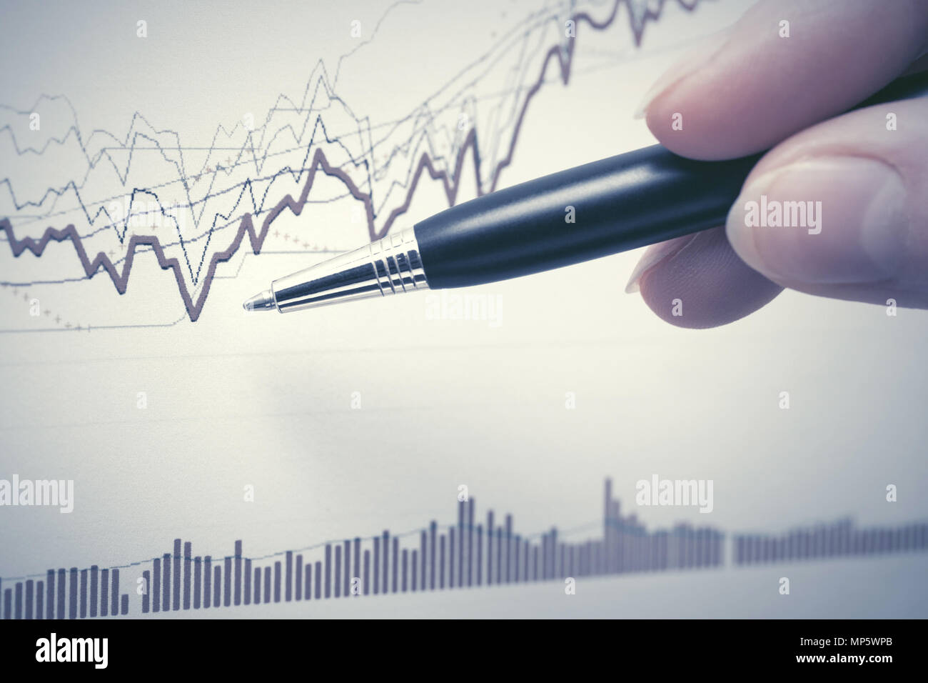 Financial report graphs hi-res stock photography and images - Alamy